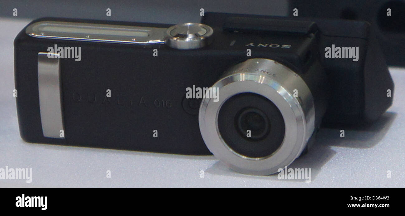 The Sony Qualia 016 Q016-WE1 CP 2011 is a high-end digital camera ...
