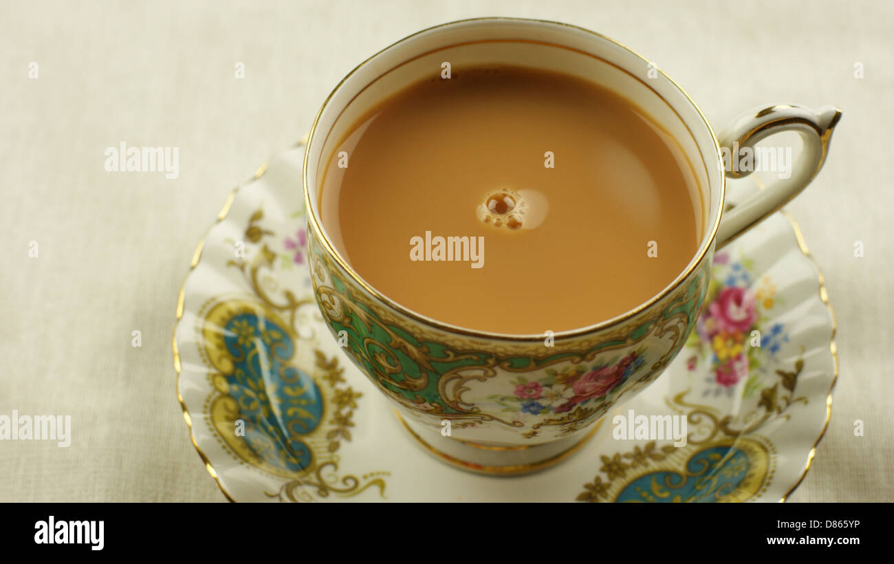 Teacup and saucer hi-res stock photography and images - Alamy