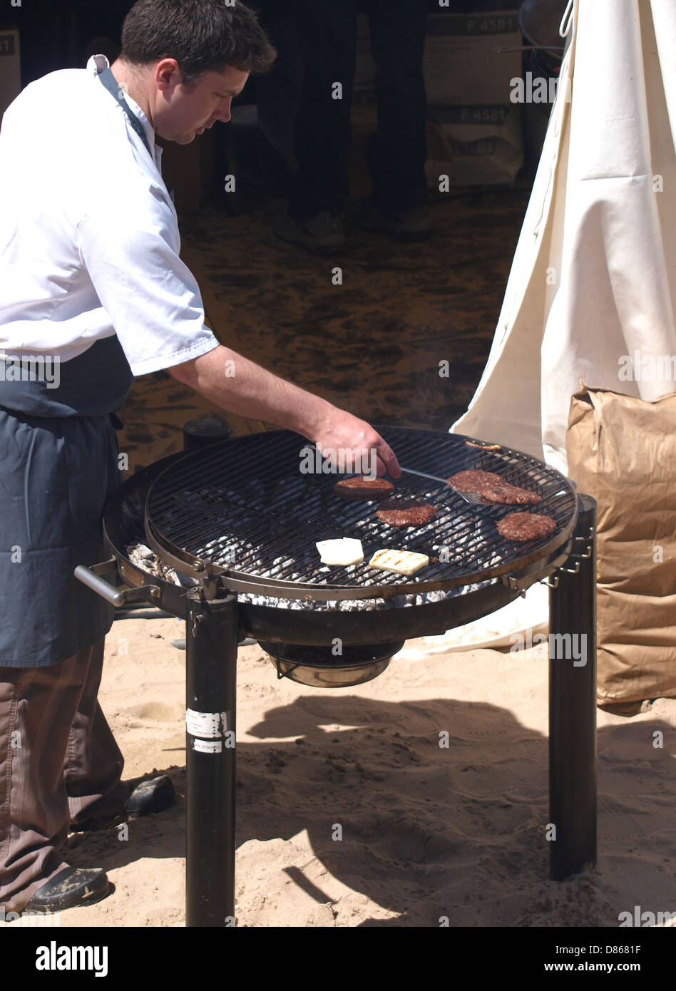 Barbecuing hi-res stock photography and images - Alamy