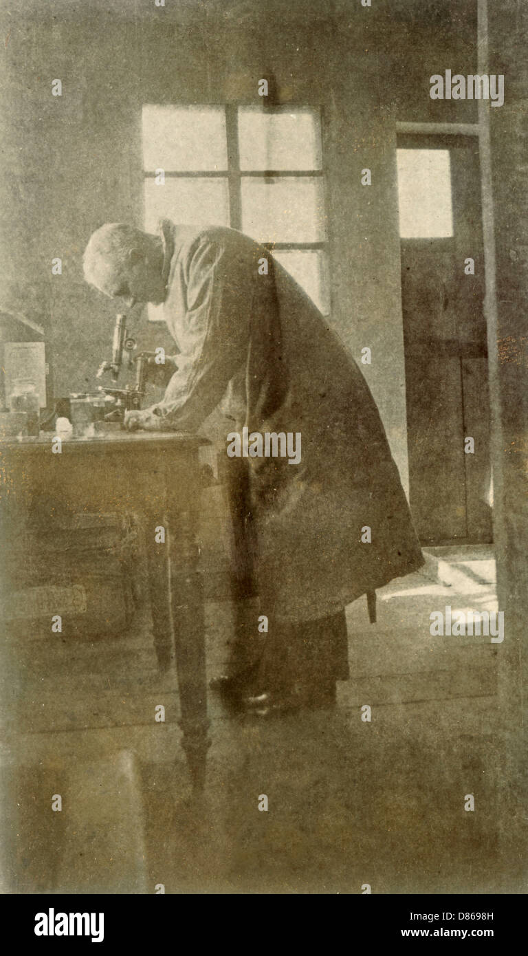Bubonic plague doctor hi-res stock photography and images - Alamy