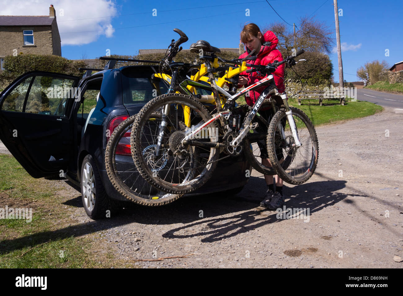 Car cyclist mountain hi-res stock photography and images - Alamy