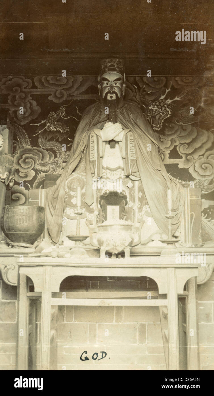 Chinese statue of a god Stock Photo - Alamy