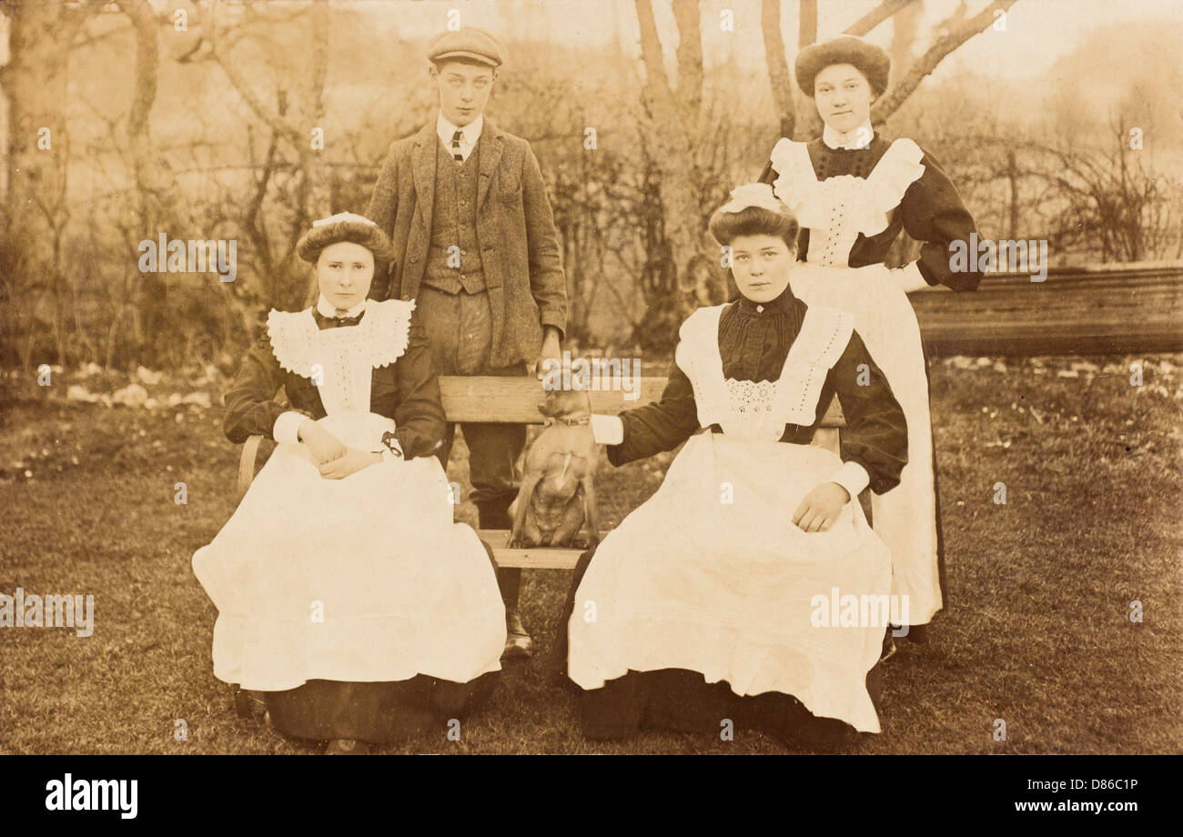 Servants 1900 hi-res stock photography and images - Alamy