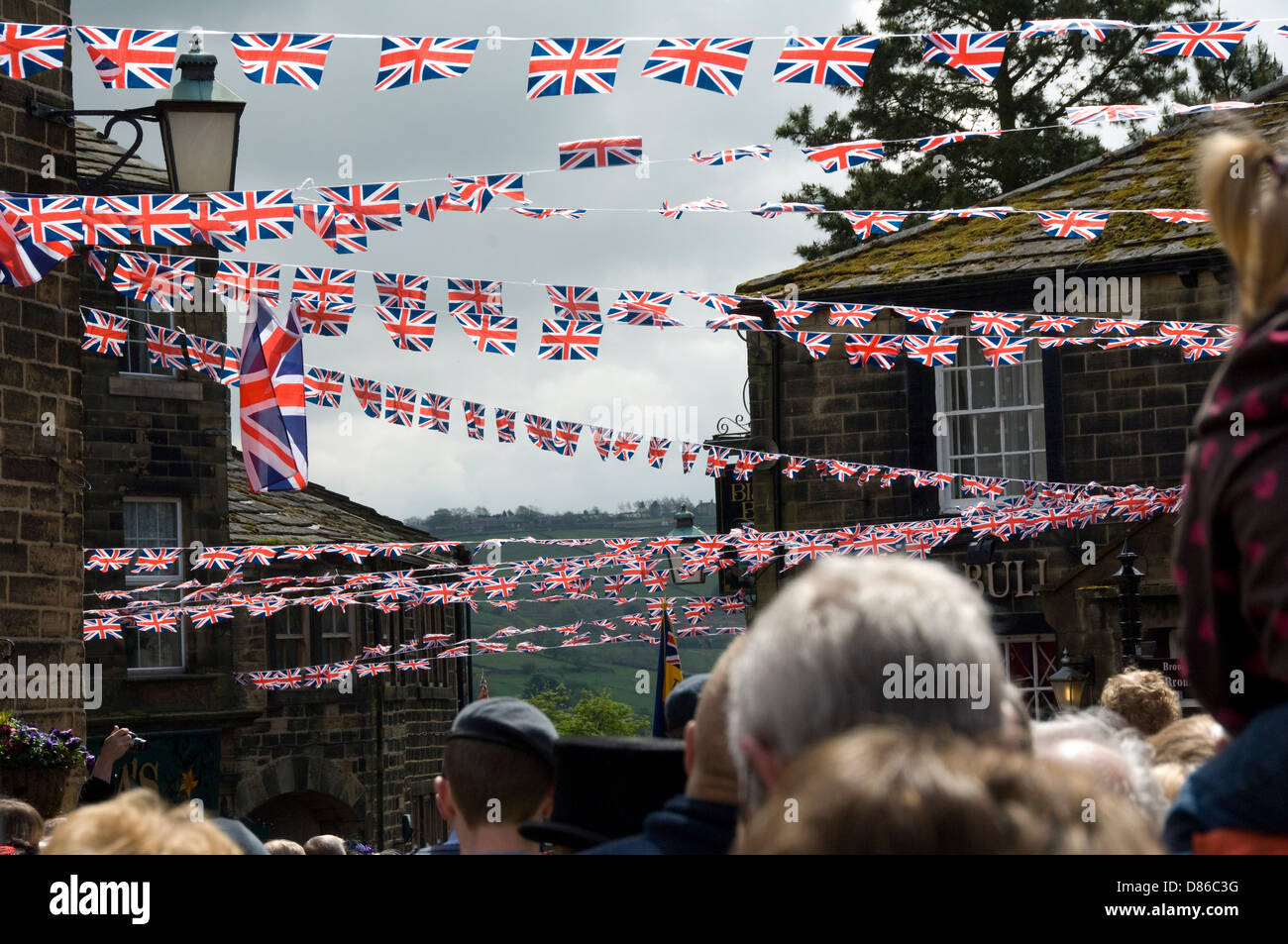 Crowds at the Haworth 40s Weekend 2013 Stock Photo - Alamy
