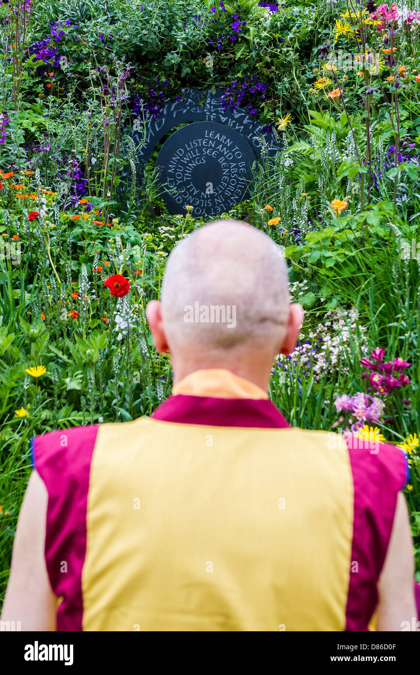 Monk gardening hi-res stock photography and images - Alamy