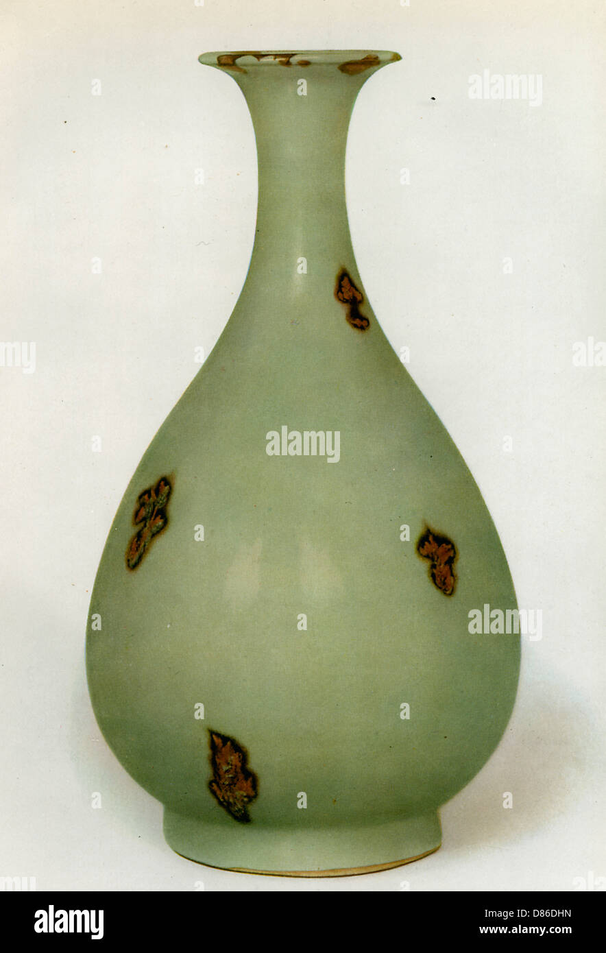 Chinese porcelain vase hi-res stock photography and images - Alamy