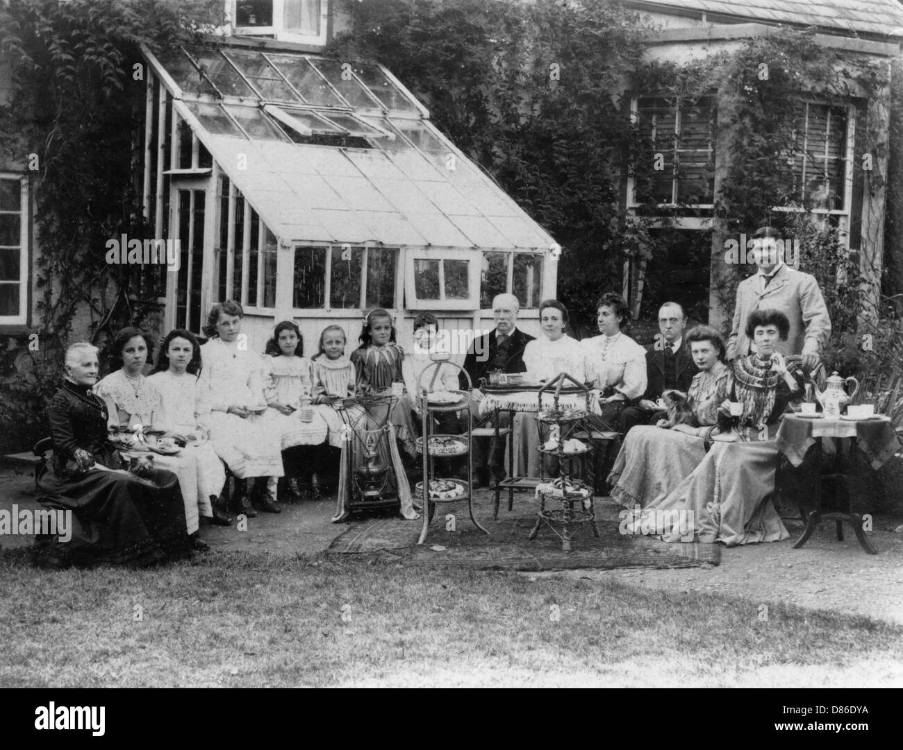Women in tea house Black and White Stock Photos & Images - Alamy