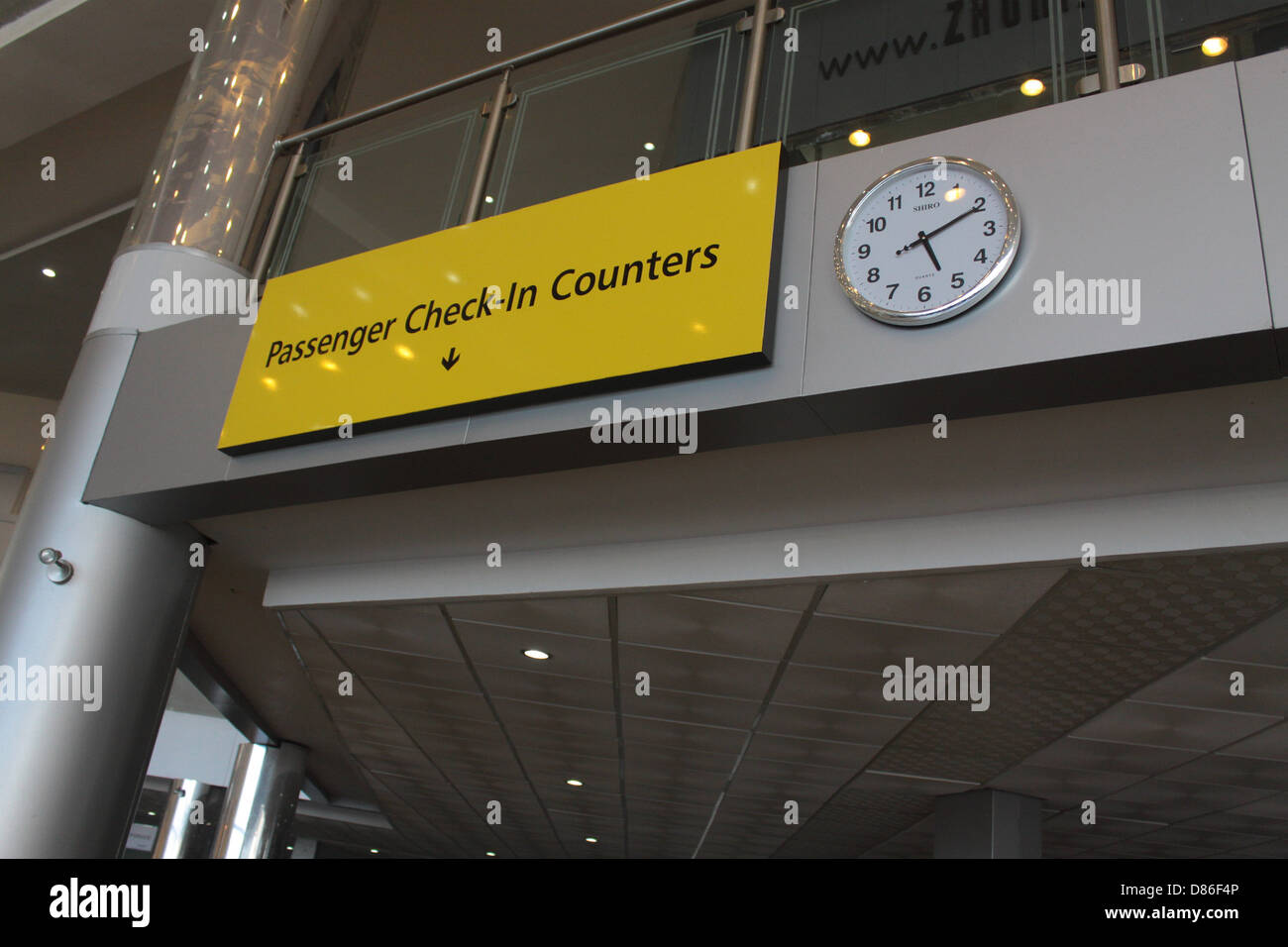 Check in counter area hi-res stock photography and images - Alamy