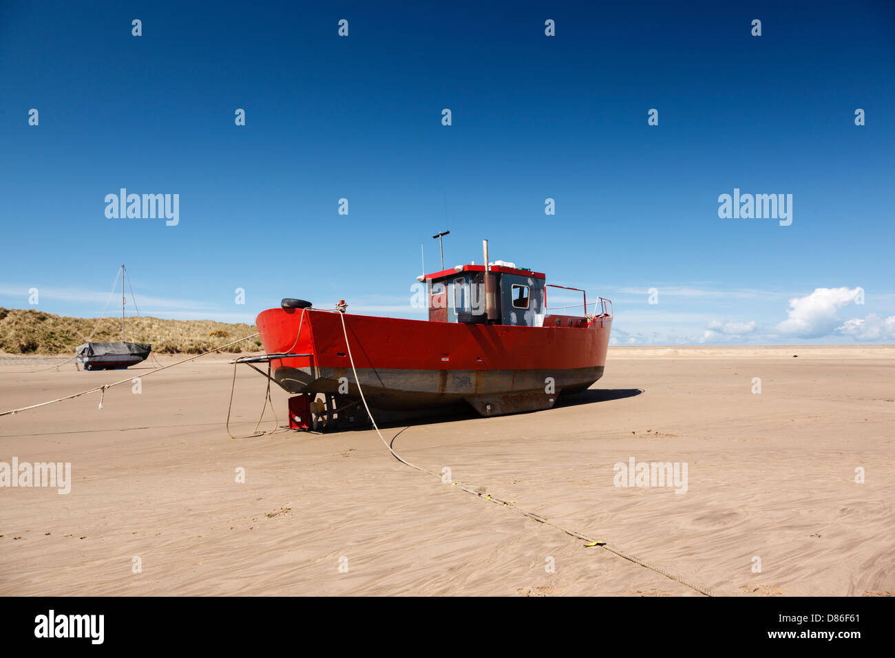 Red fishing boat hi-res stock photography and images - Alamy