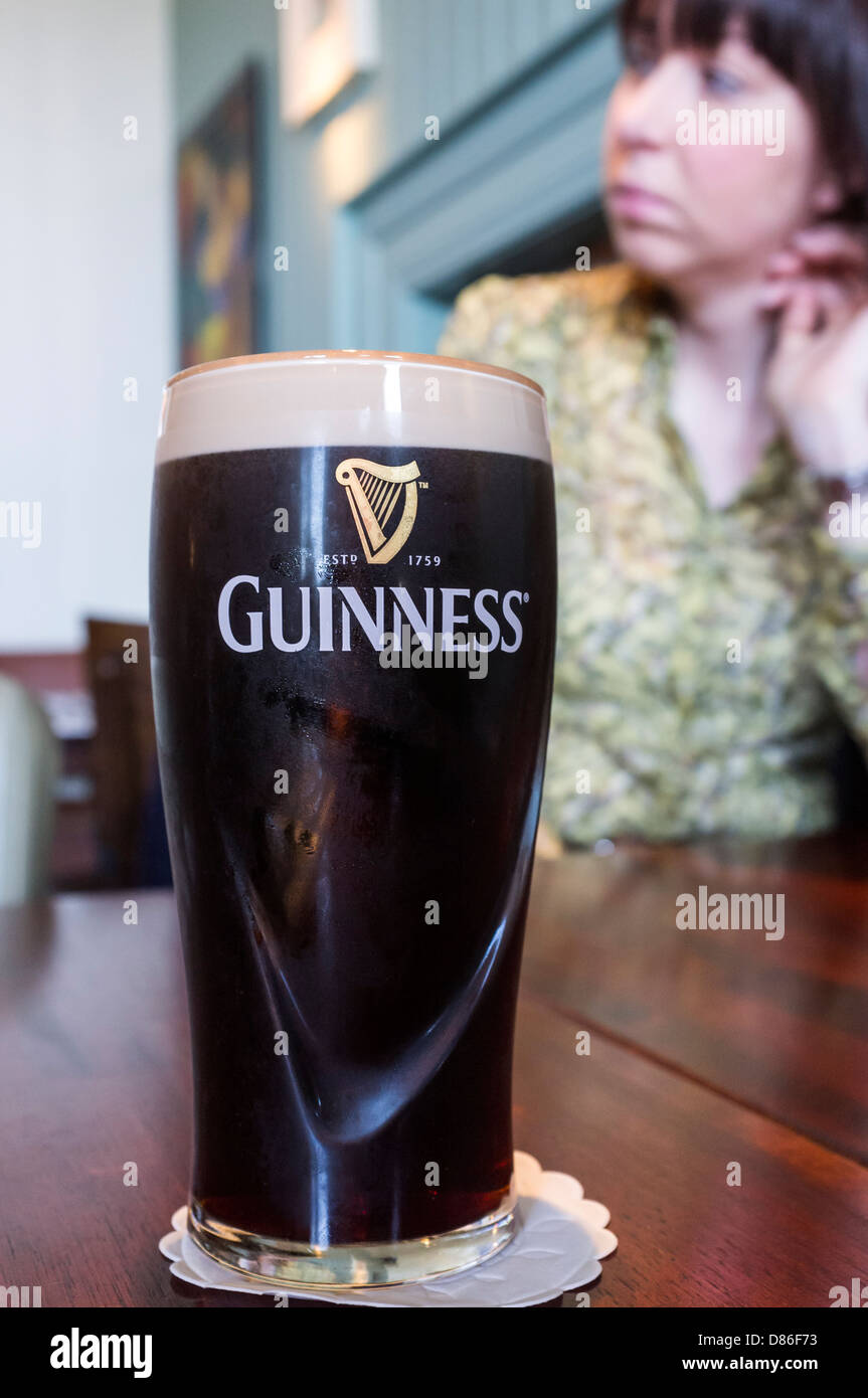 The guinness bar drinks hi-res stock photography and images - Alamy