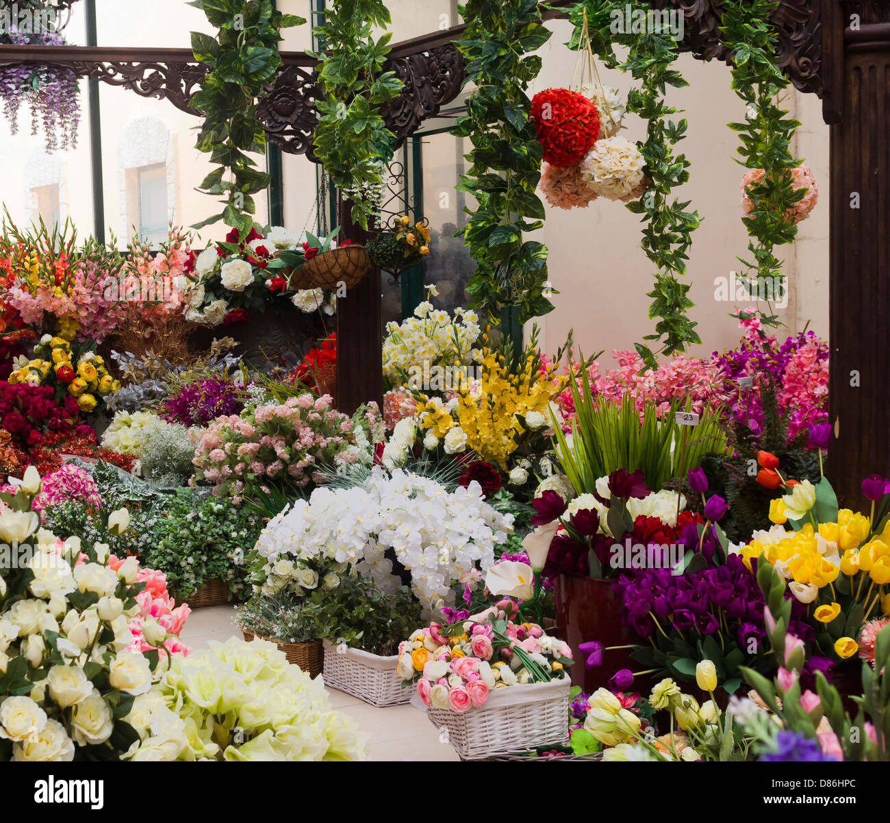 Cloth made flowers hi-res stock photography and images - Alamy