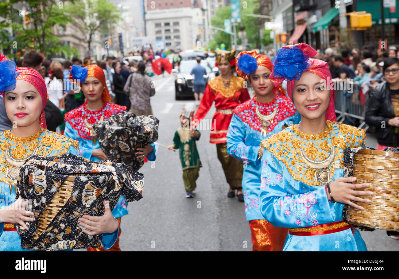 NEW YORK, USA - MAY 18 2013: Saung Budaya Indonesian dance group dances ...