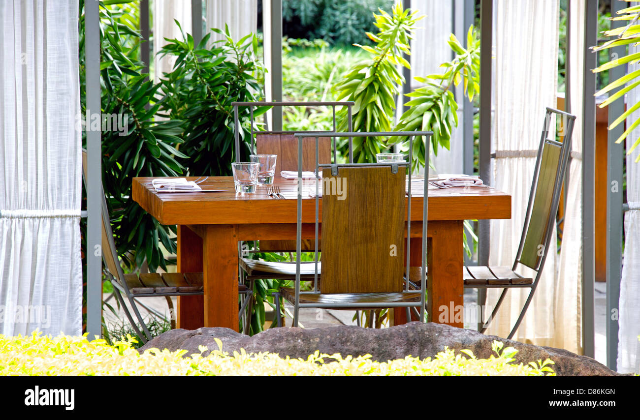 Outdoor Dinner Table ready for a beautiful dinner reception Stock Photo ...