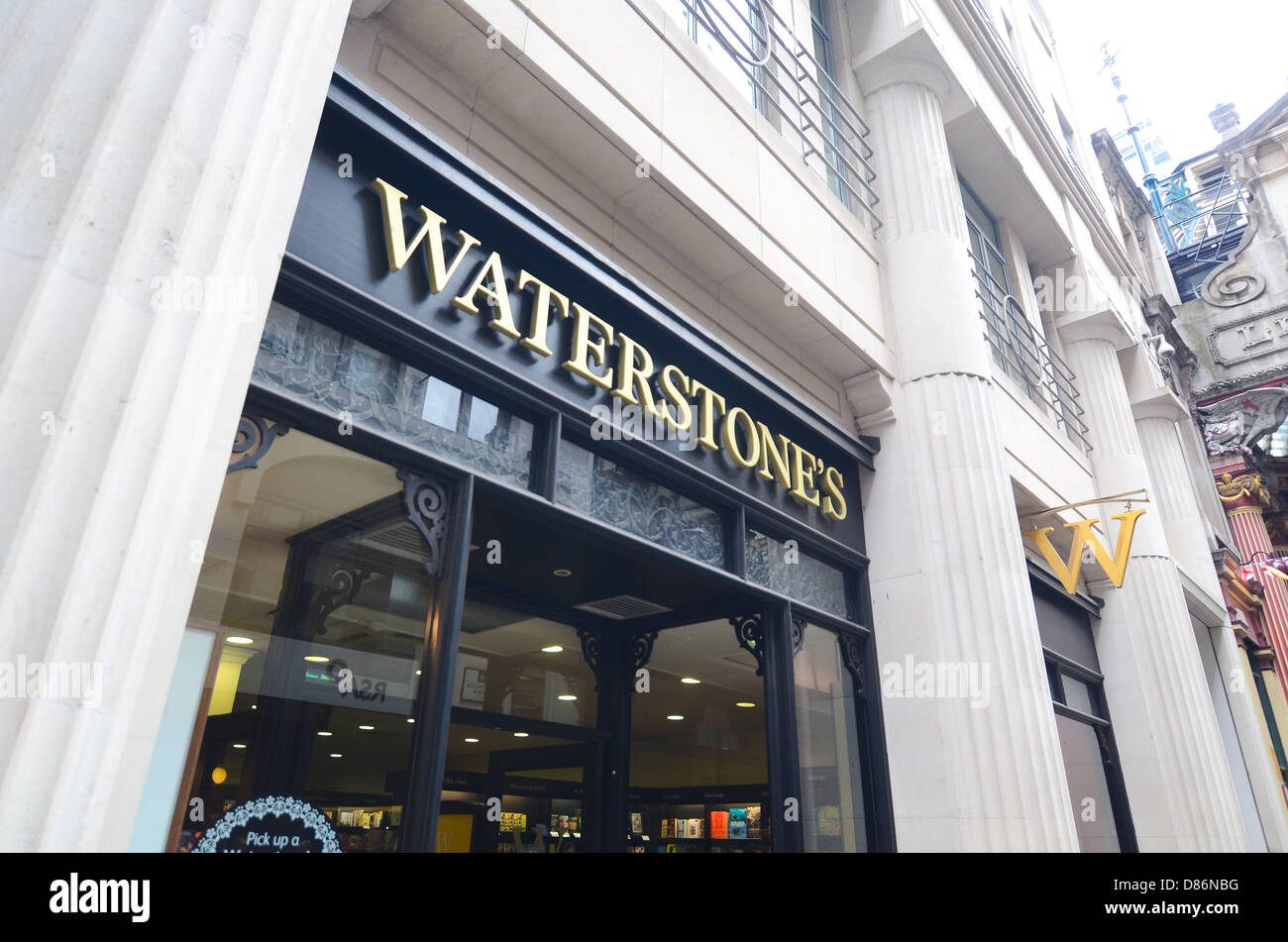 Storefront of Waterstones bookshop Stock Photo - Alamy