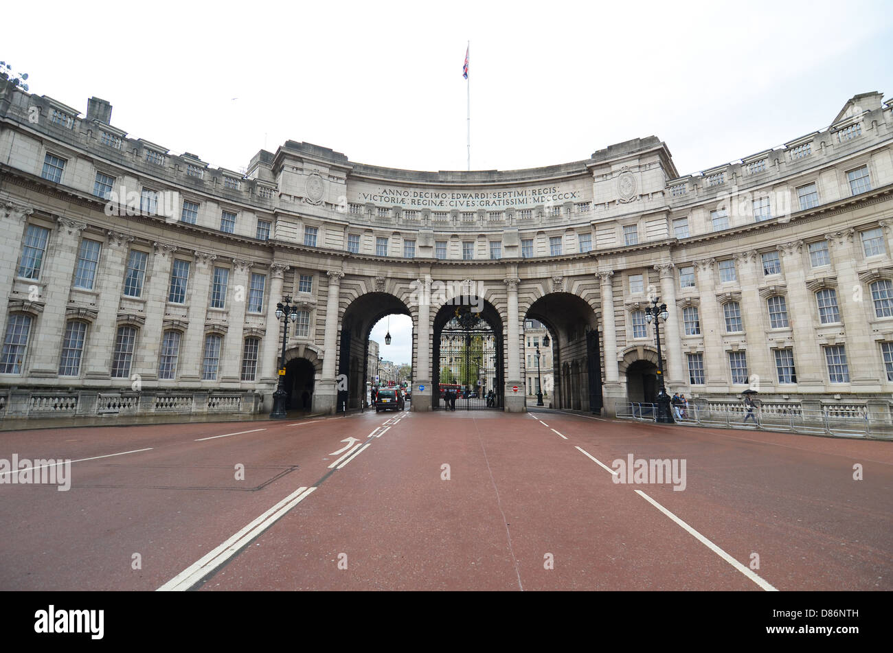 Admiralty Arch in London, UK Stock Photo - Alamy