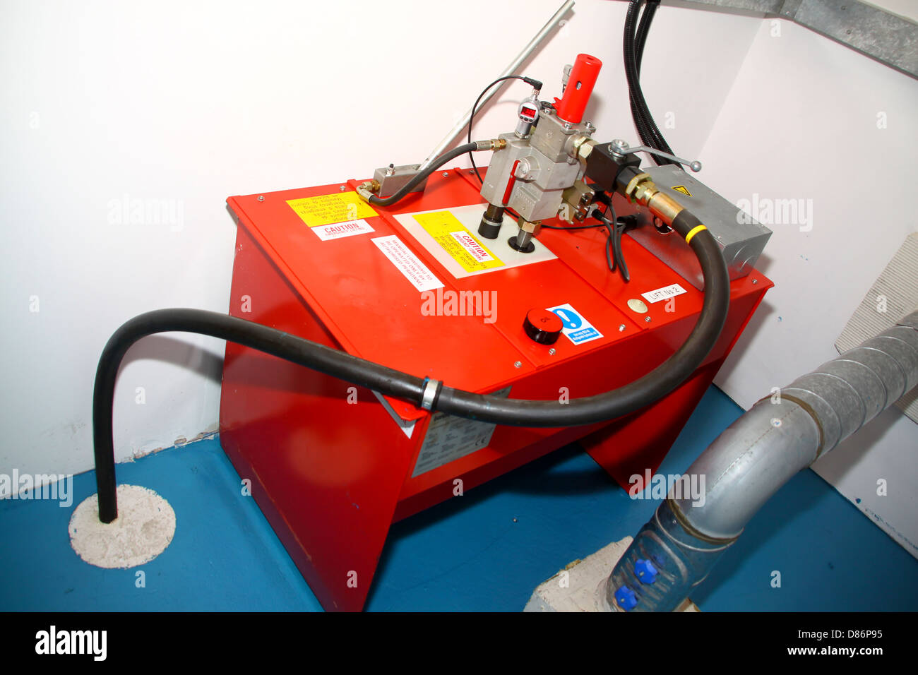 Hydraulic lift hi-res stock photography and images - Alamy