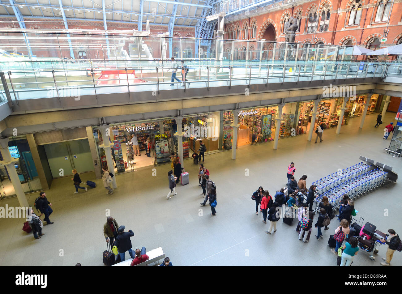 Shops at St. Pancras International railway station in London, UK Stock ...