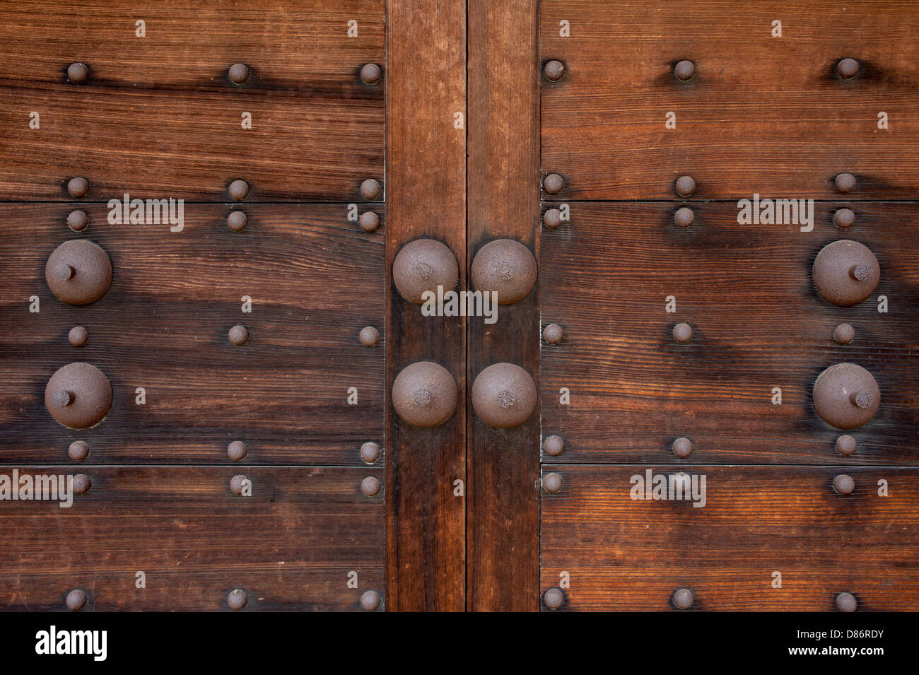 Japanese temple wooden door wall hi-res stock photography and images ...