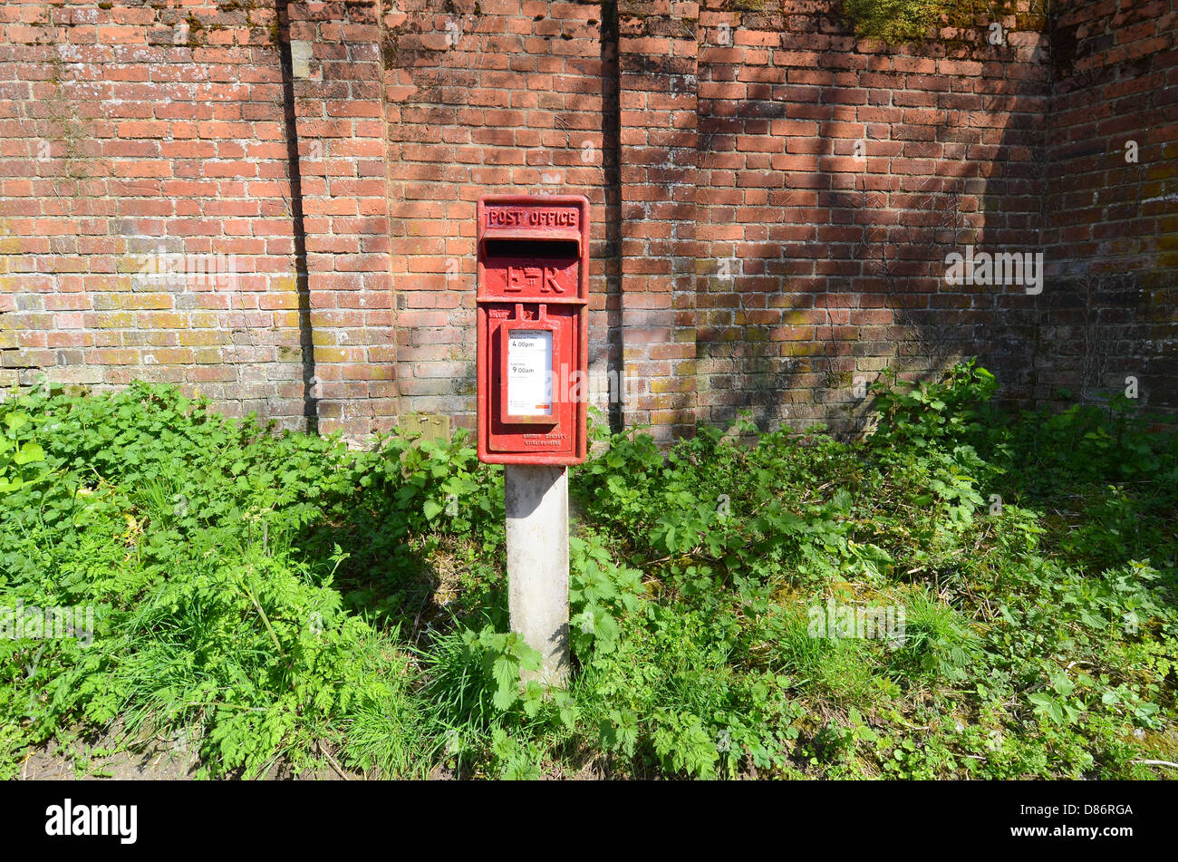 A postbox in the English countryside Stock Photo - Alamy