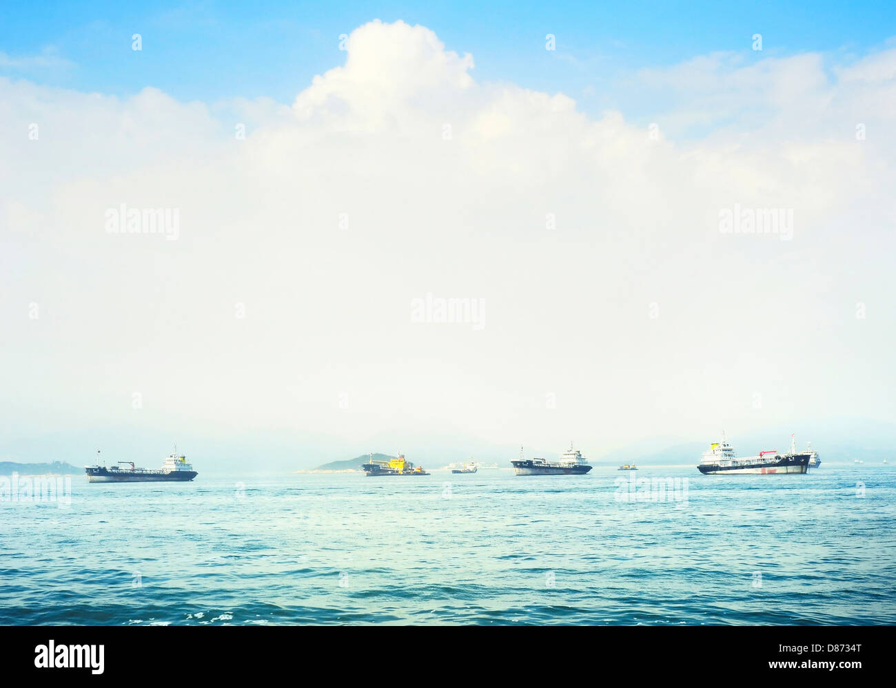 Hong kong container ships hi-res stock photography and images - Alamy