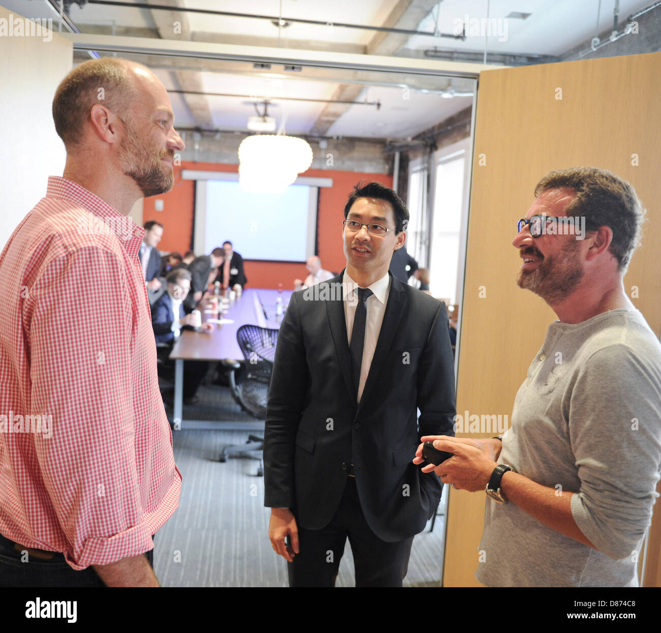 Boss of the startup company Voxer, Tom Katis (L-R), German Minister of ...