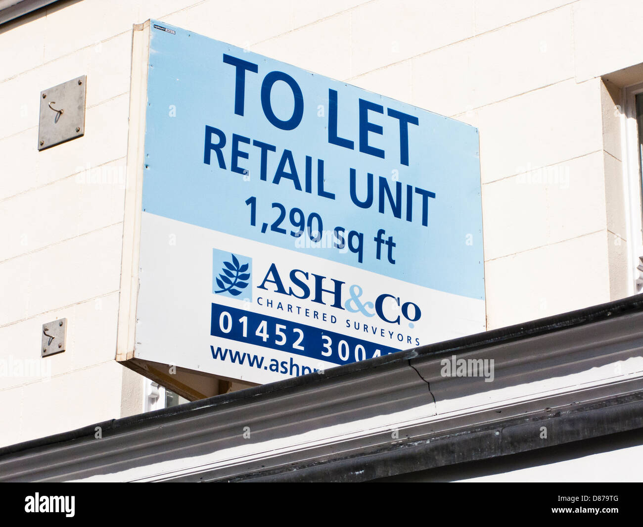 Retail agent hi-res stock photography and images - Alamy