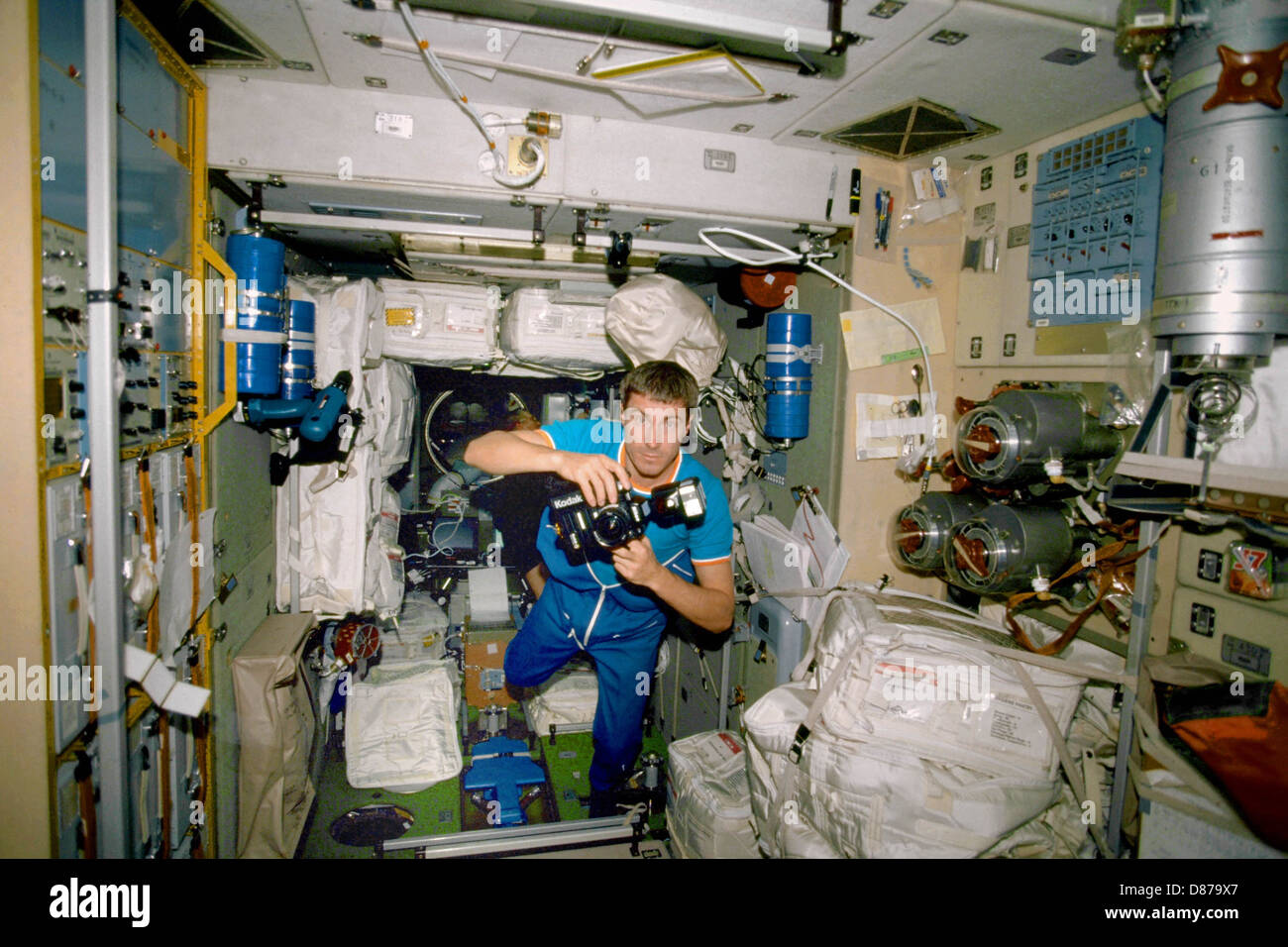 Iss inside hi-res stock photography and images - Alamy