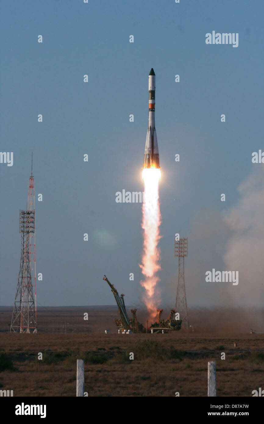 Progress M-11M spacecraft launches 3.jpg Stock Photo - Alamy