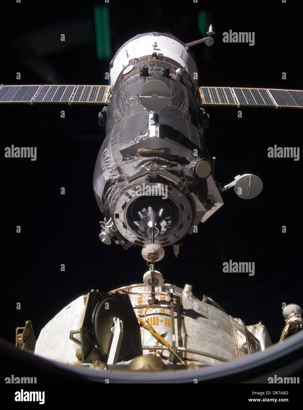 The Progress M-13M spacecraft approaches the International Space ...