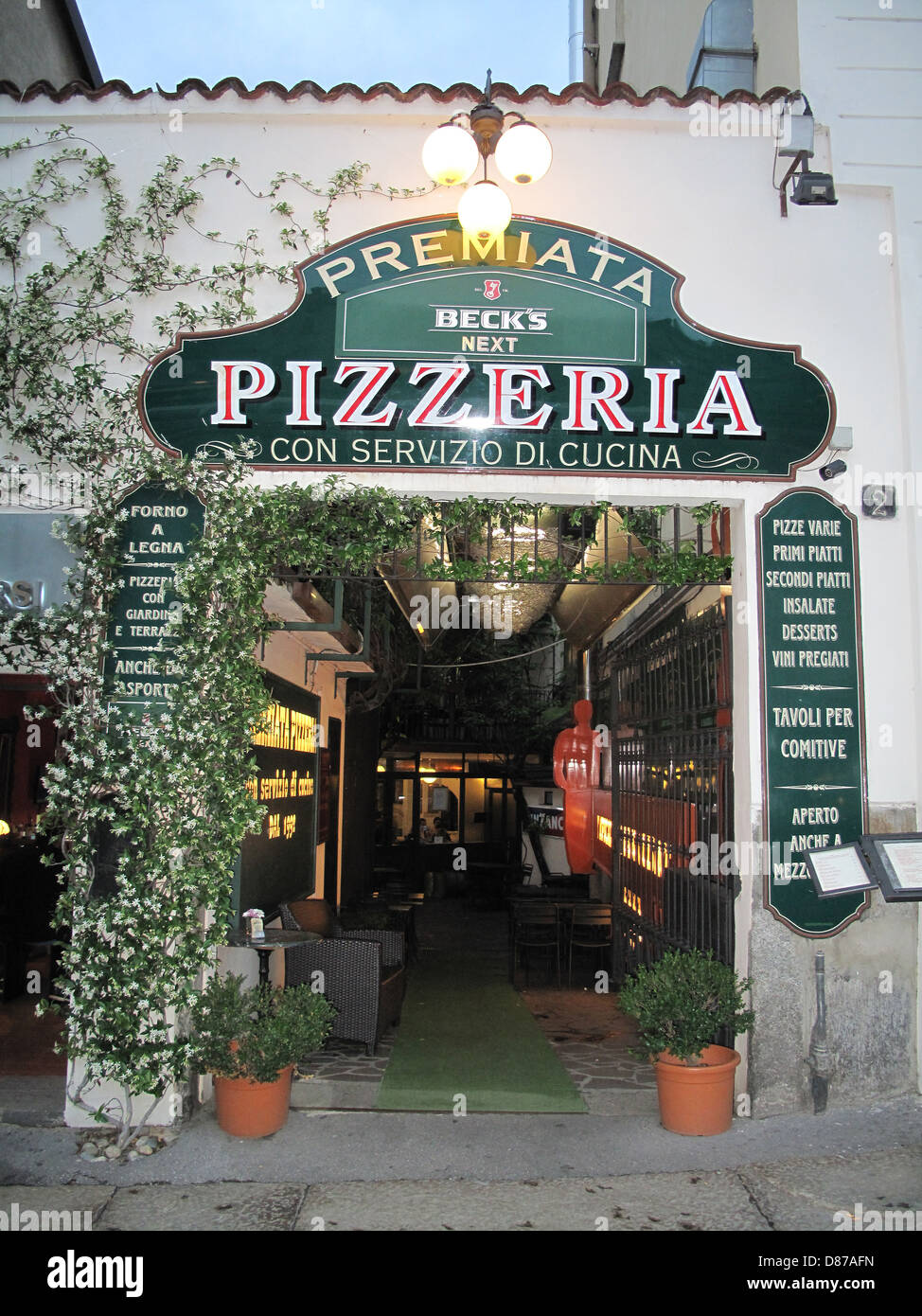 Pizza restaurant exterior hi-res stock photography and images - Alamy