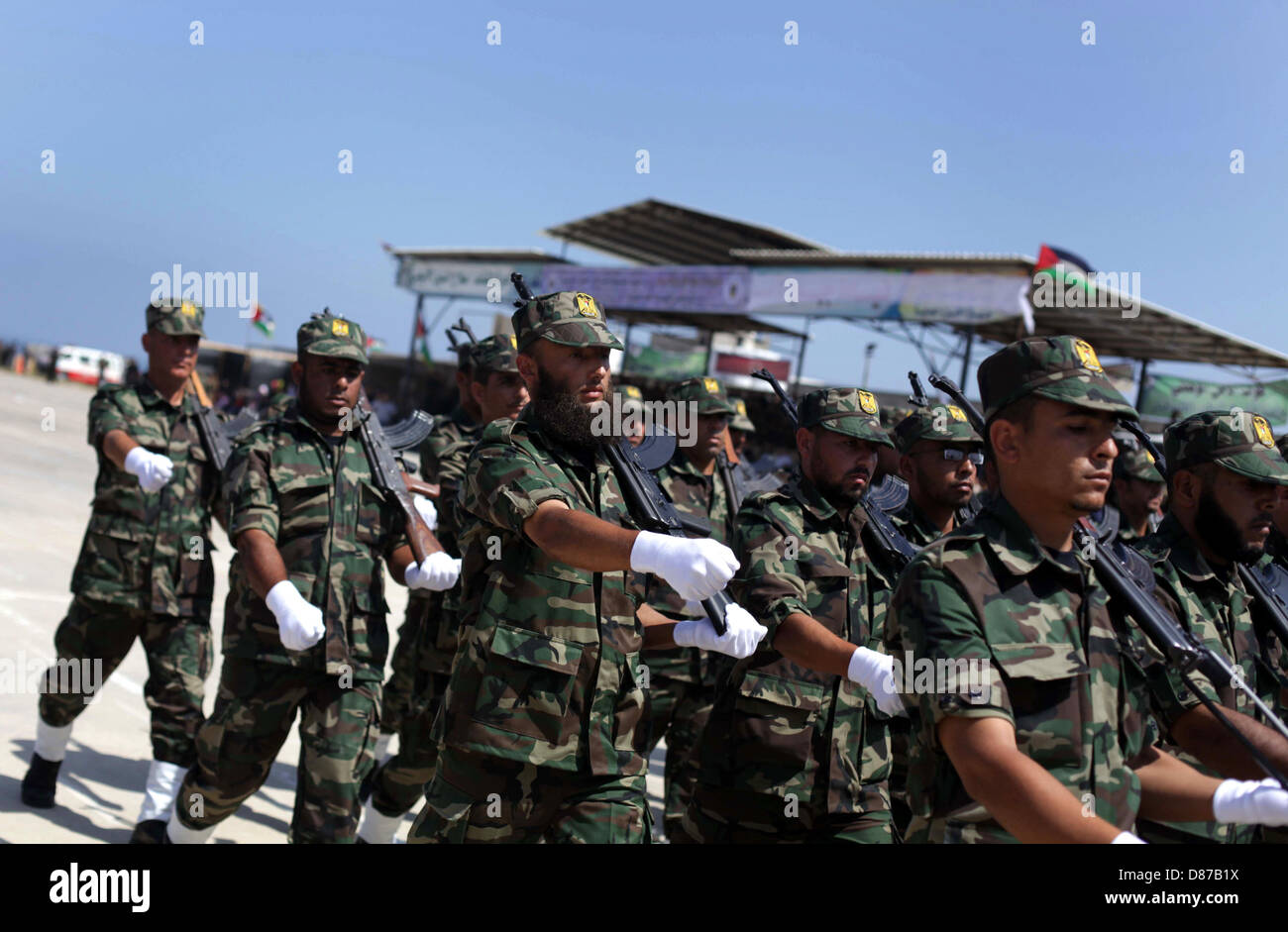 Members palestinian national security forces hi-res stock photography ...