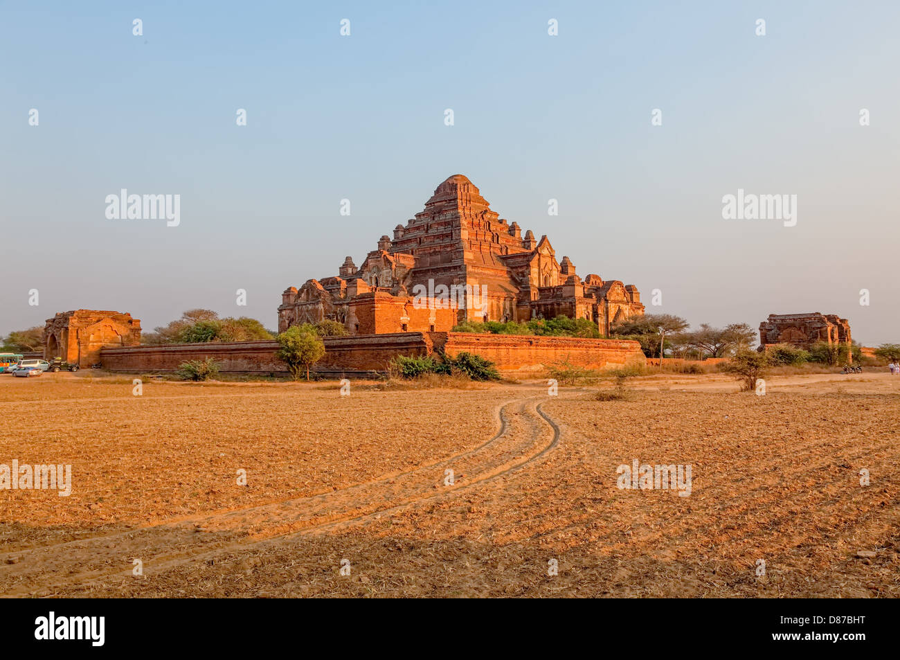 Dhammayangyi paya hi-res stock photography and images - Alamy