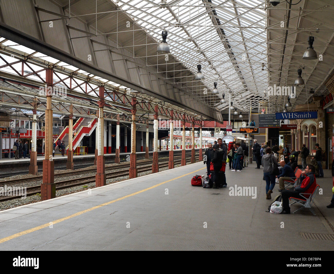 Crewe railway hi-res stock photography and images - Alamy