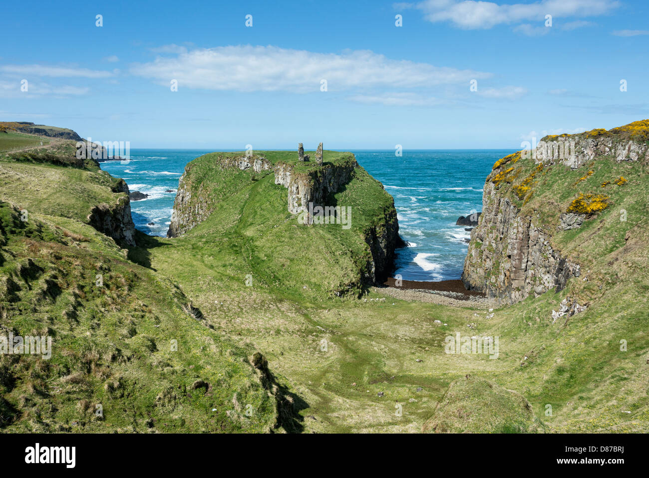 Dunseverick castle hi-res stock photography and images - Alamy