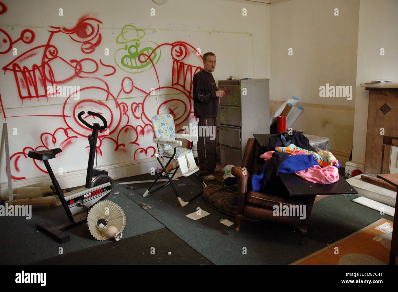 Run down pub interior hi-res stock photography and images - Alamy