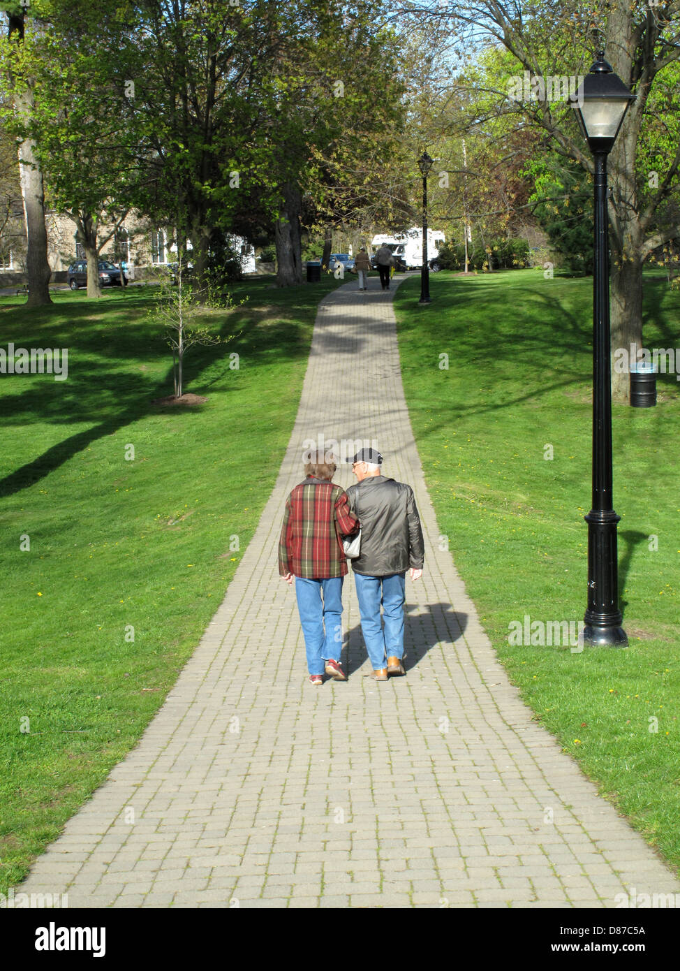 Brisk walk couple summer hi-res stock photography and images - Alamy