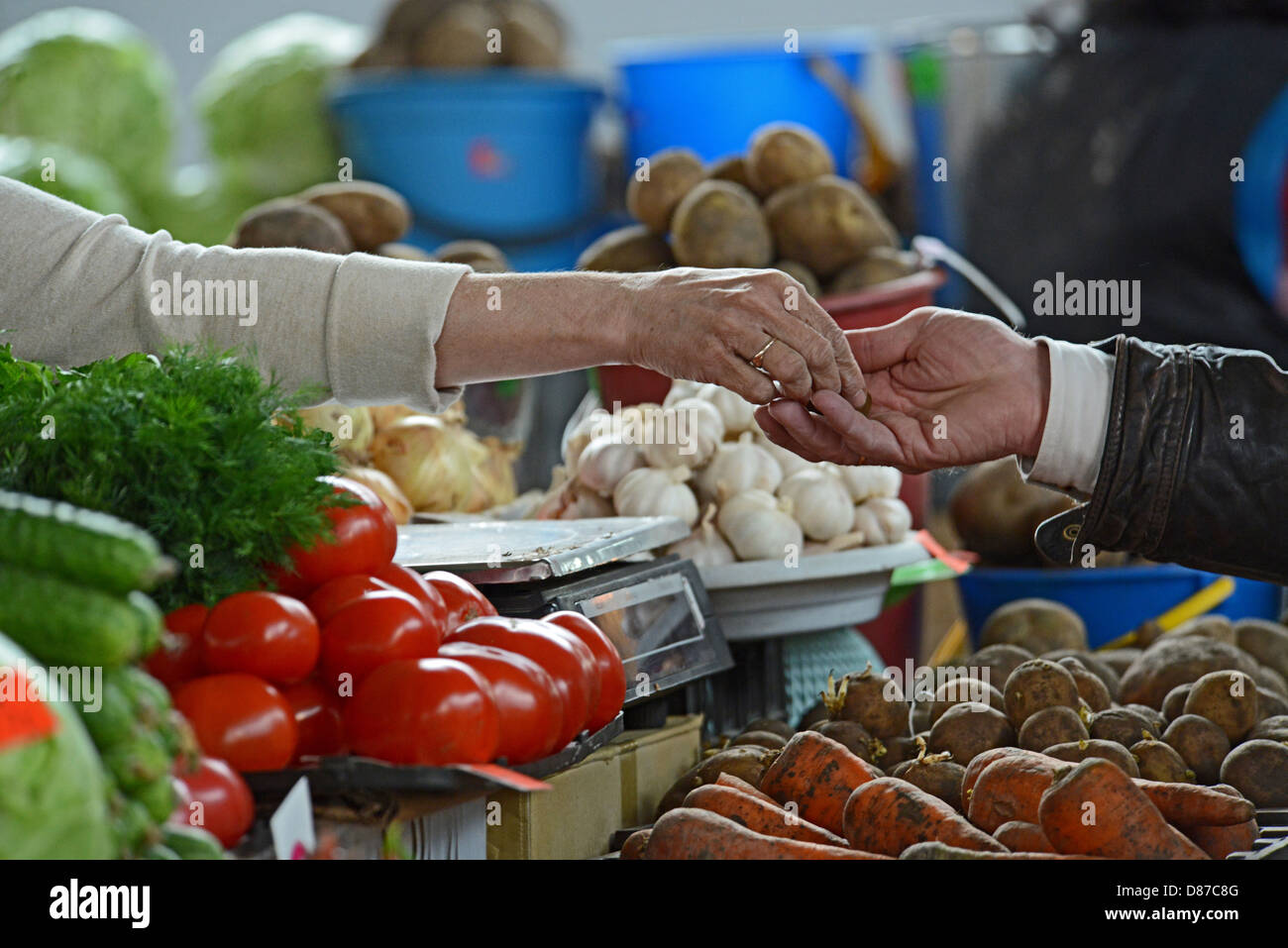 Market deal. Noviy Rynok (New Market) in Barnaul. Fruit trading ...