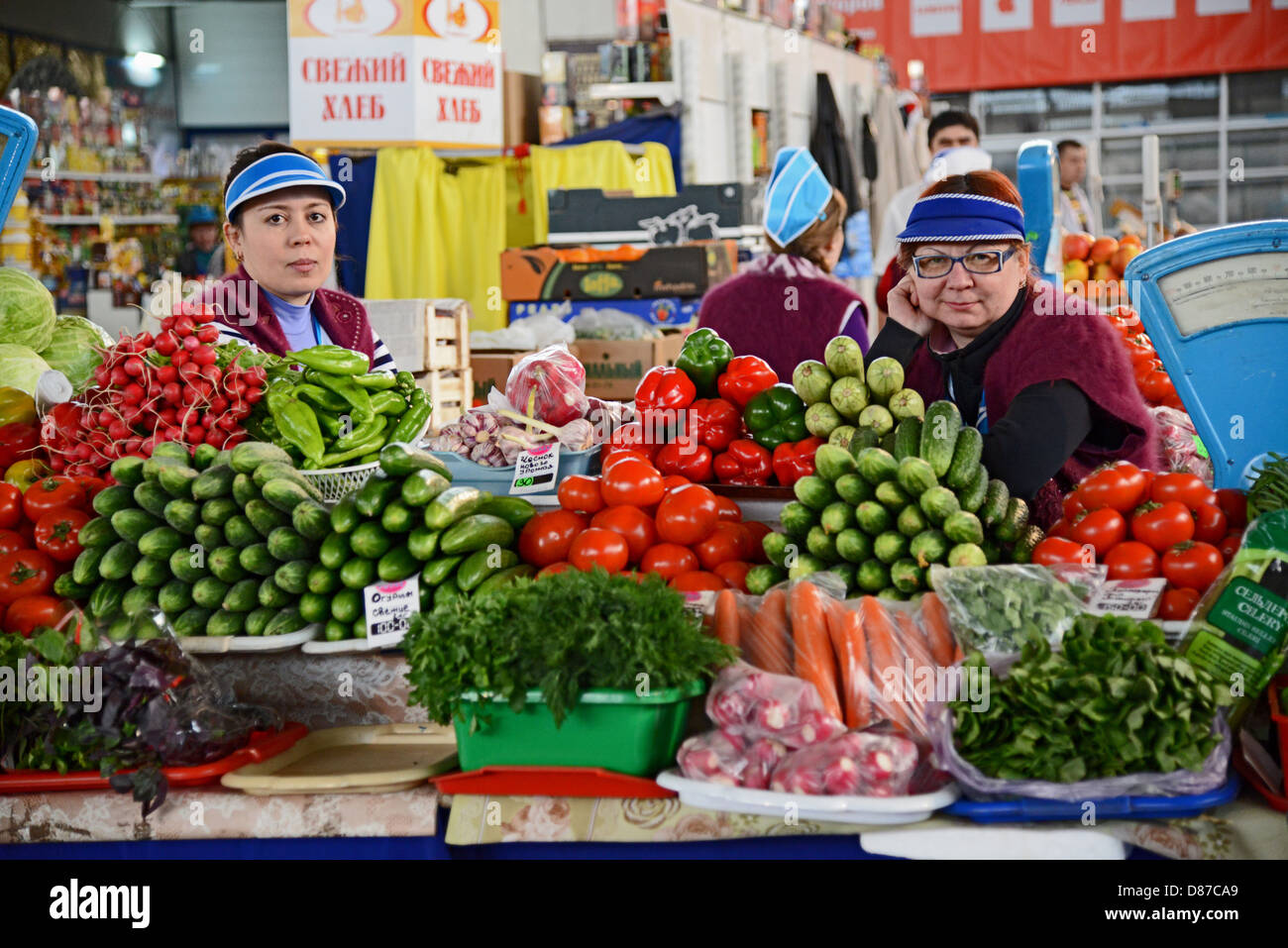Vegetables seller. Noviy Rynok (New Market) in Barnaul. Fruit trading ...