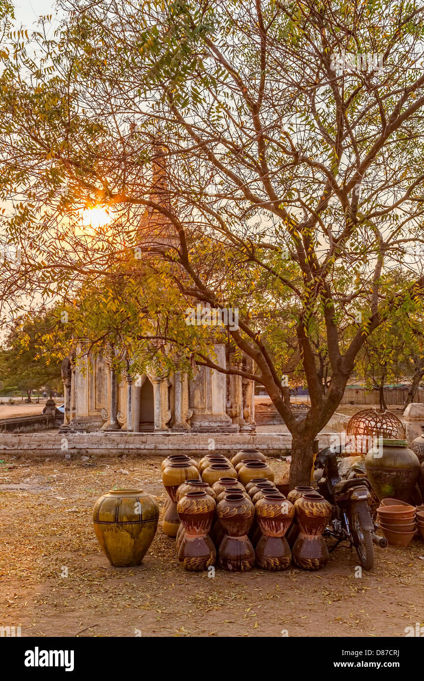Bagan - street market with pagoda Stock Photo - Alamy