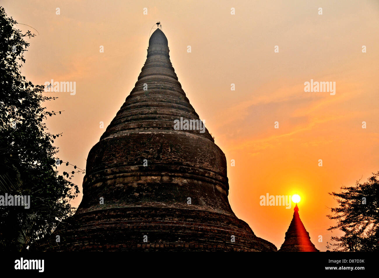 sunset over temple Bagan Myanmar Stock Photo - Alamy