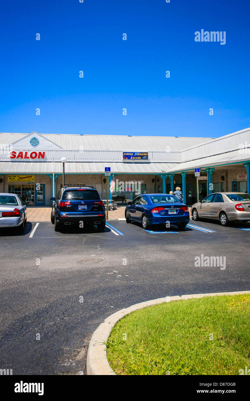 Strip mall hi-res stock photography and images - Alamy