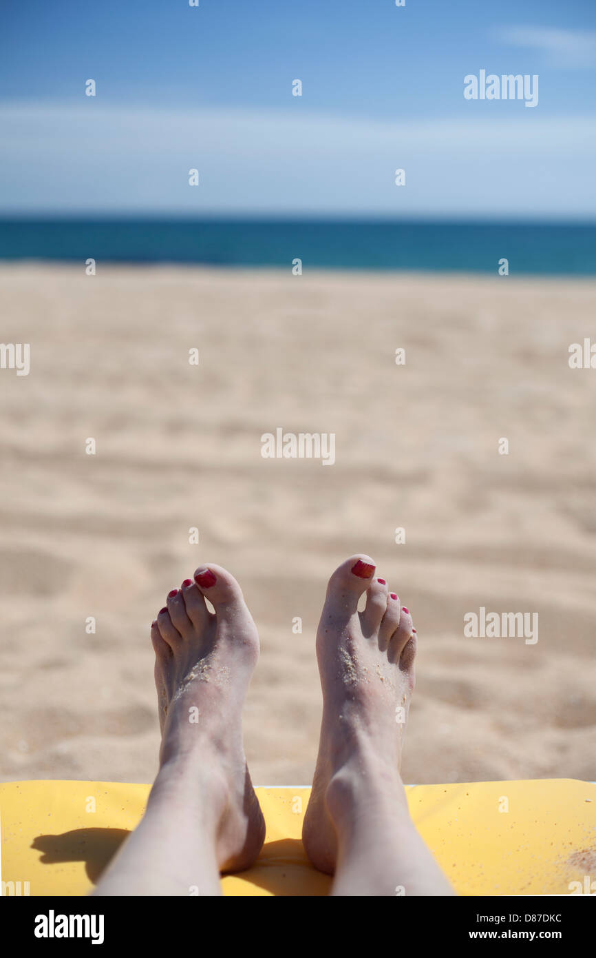 Feet beach hi-res stock photography and images - Alamy