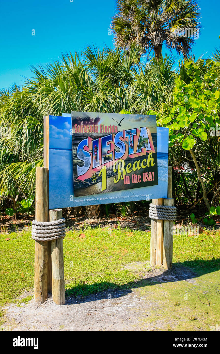 Welcome sign to Siesta Key public beach in Florida Stock Photo - Alamy