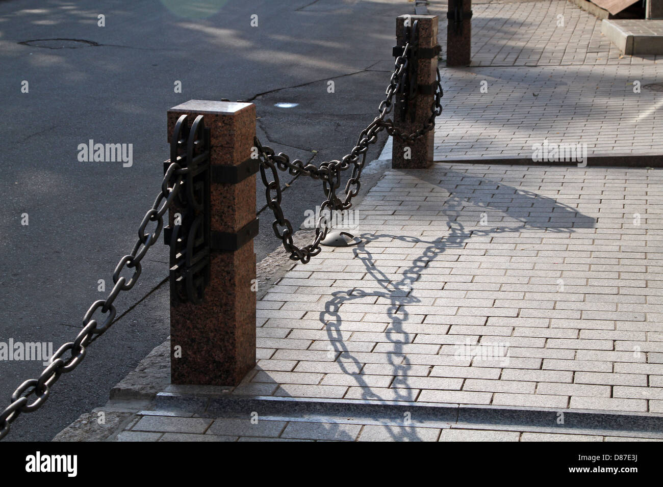 Chain railings hi-res stock photography and images - Alamy