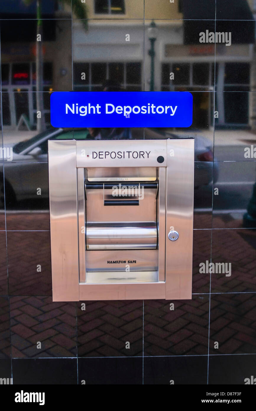 Night depository bank hi-res stock photography and images - Alamy
