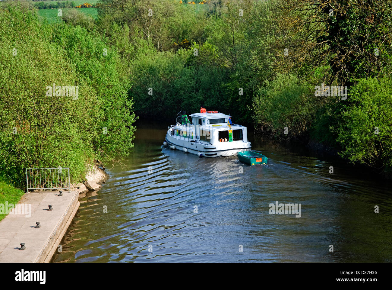 Cruiser leaving the Erne Shannon Waterway, Corraquill Lock ...