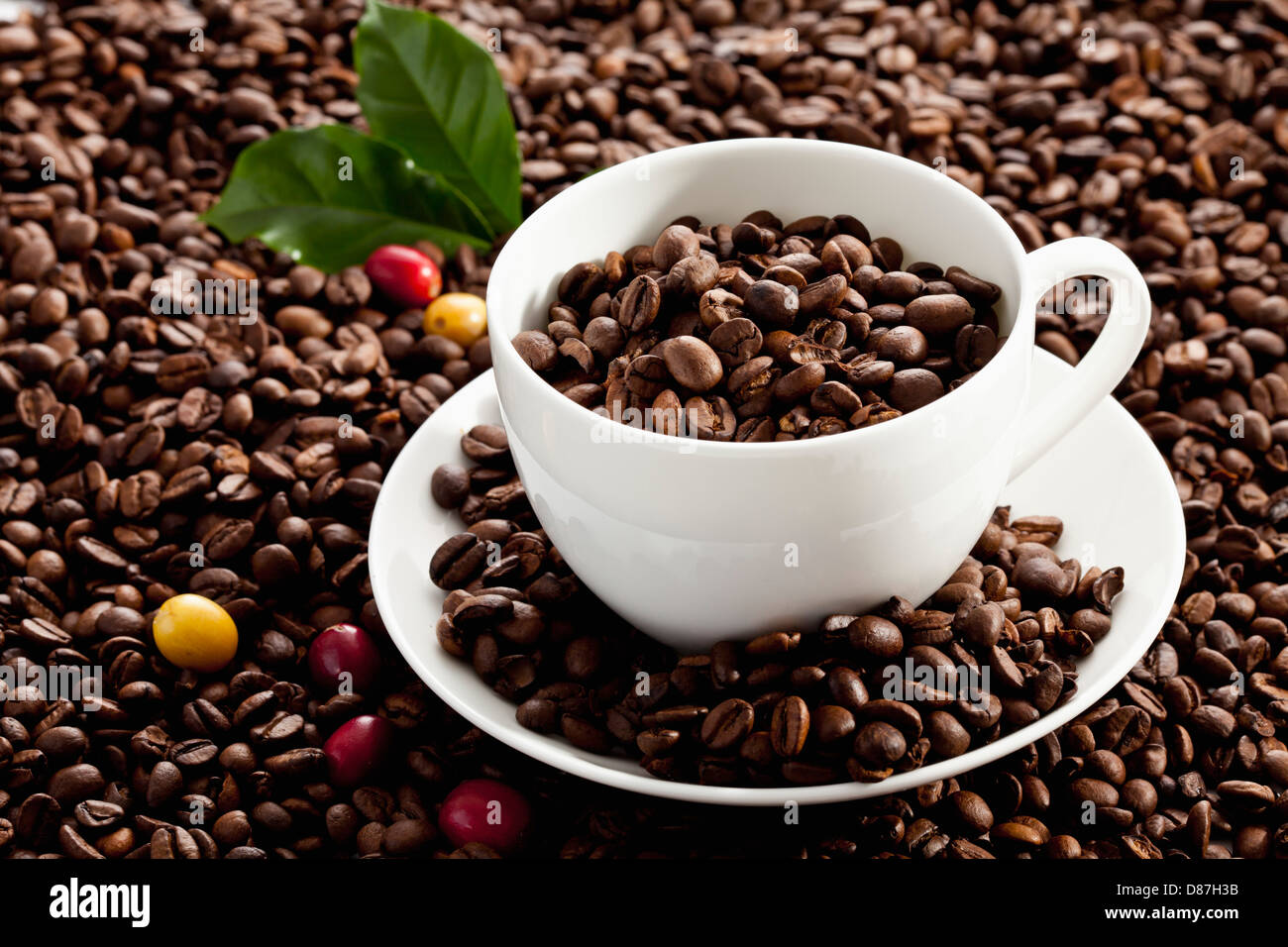 Roasted coffee beans with coffee up, close up Stock Photo - Alamy