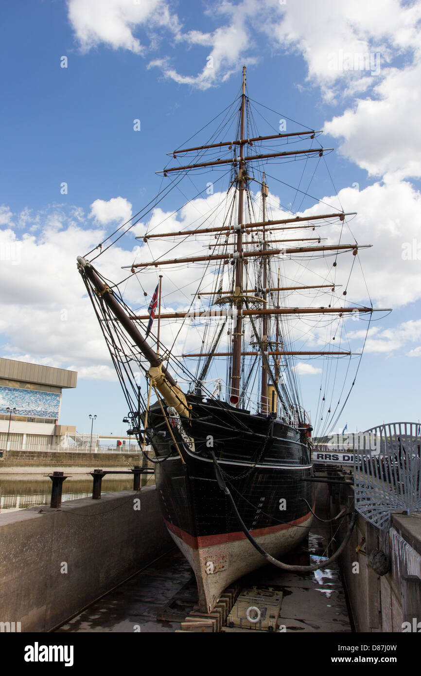 RRS Discovery at "Discovery Point" Dundee Scotland. polar exploration ...
