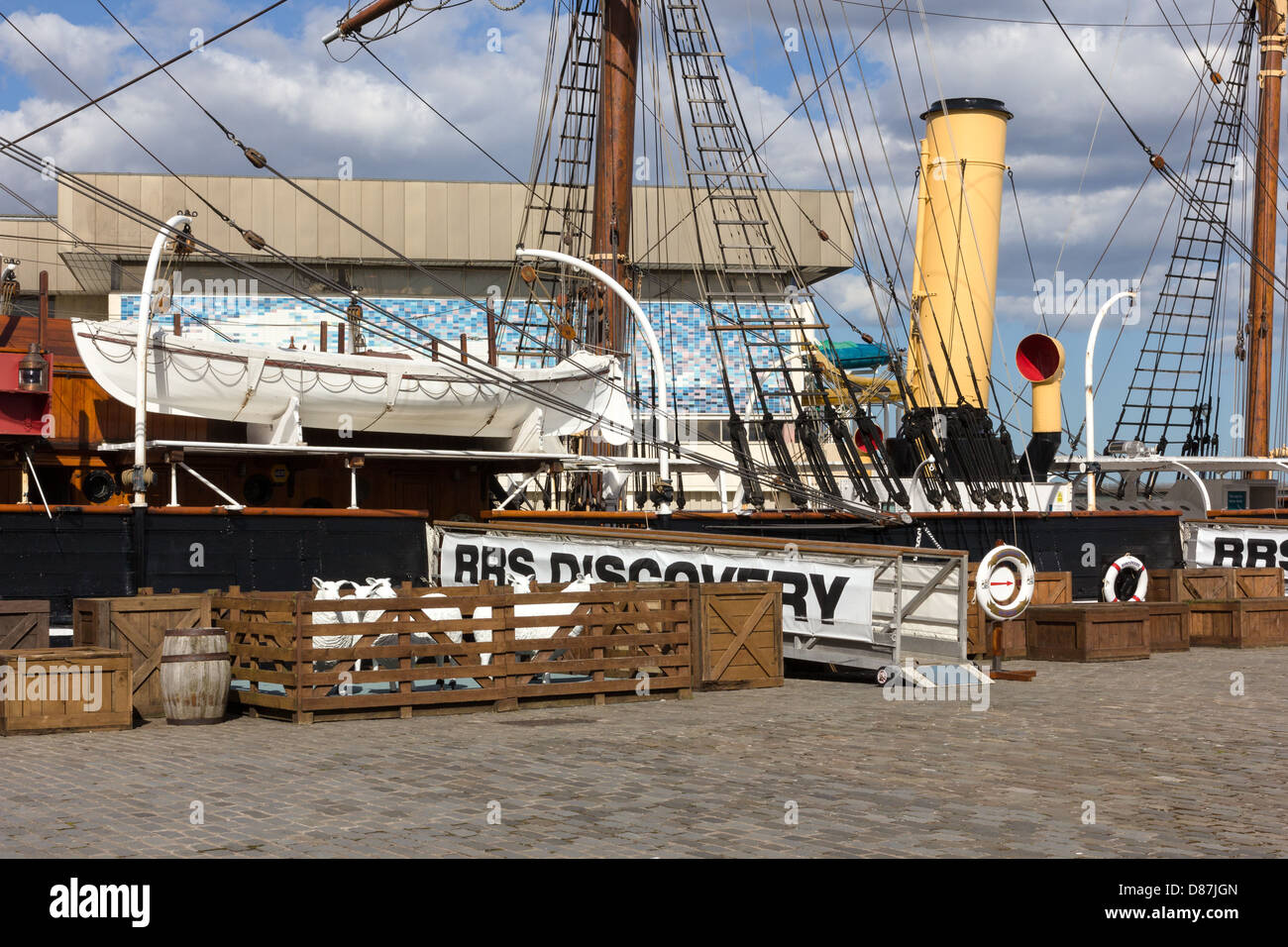 RRS Discovery at "Discovery Point" Dundee Scotland. polar exploration ...