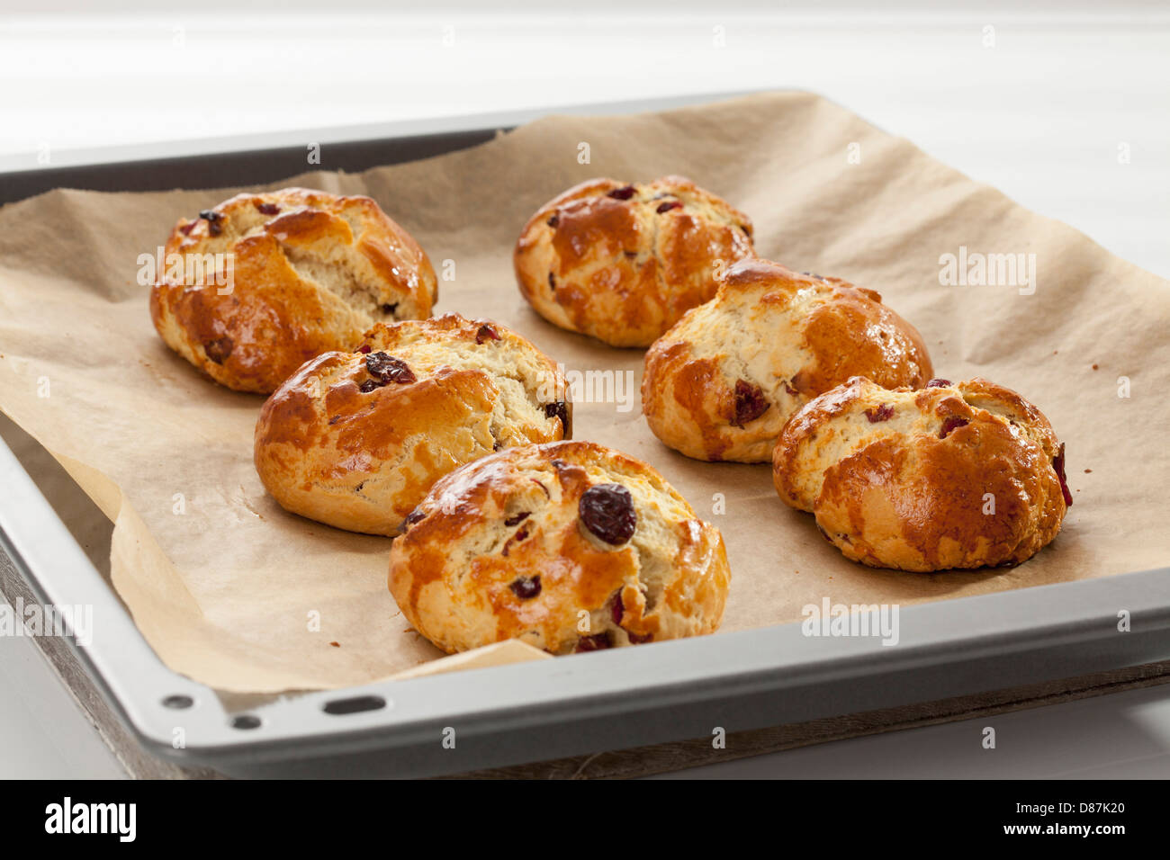 Scones on a tray hi-res stock photography and images - Alamy